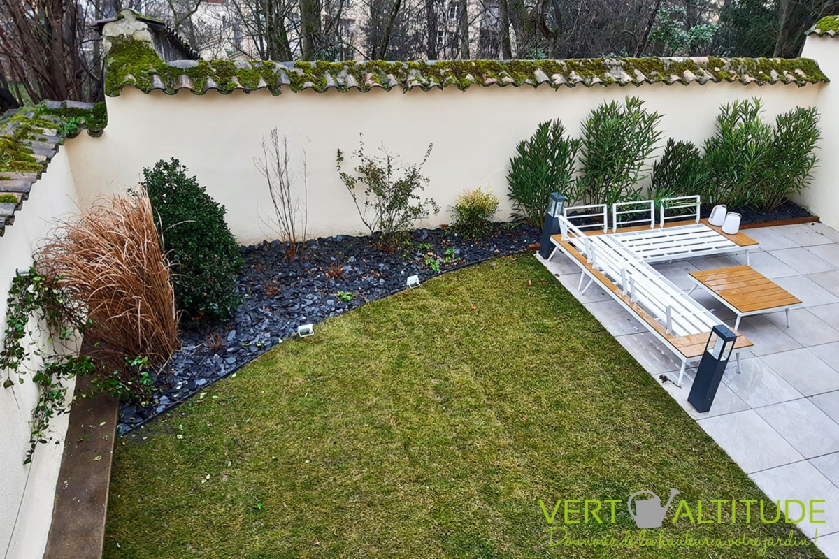 Terrasse végétalisée pour un restaurant lyonnais - Vert Altitude Paysagiste